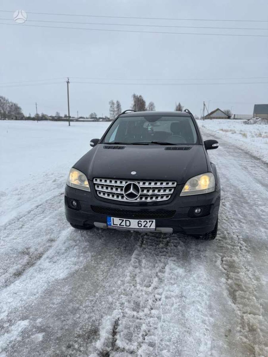 Melns Mercedes-Benz ML 320 2007 Kalvarija, ar dzinēja tilpumu 2.99 L un nobraukumu 318 tūkst. km par 4800 €, foto 2 vietnē AUTOMOTO.COM.LV