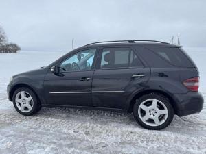 Melns Mercedes-Benz ML 320 2007 Kalvarija, ar dzinēja tilpumu 2.99 L un nobraukumu 318 tūkst. km par 4800 €, foto 4 vietnē AUTOMOTO.COM.LV