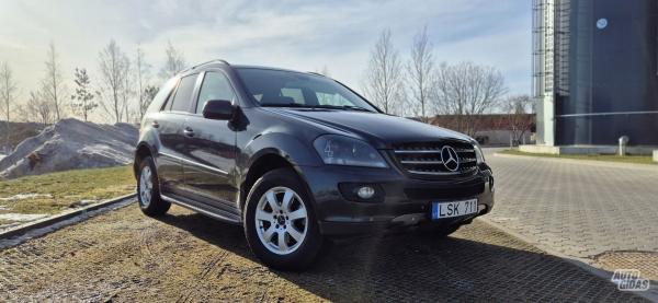 Black Mercedes-Benz ML 320 2007 in Vilnius, with an engine capacity of 3.00 L and mileage of 396 thousand km for 3600 €, photo 4 on AUTOMOTO.COM.LV