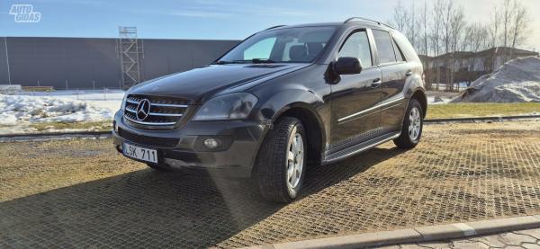 Black Mercedes-Benz ML 320 2007 in Vilnius, with an engine capacity of 3.00 L and mileage of 396 thousand km for 3600 €, photo 5 on AUTOMOTO.COM.LV