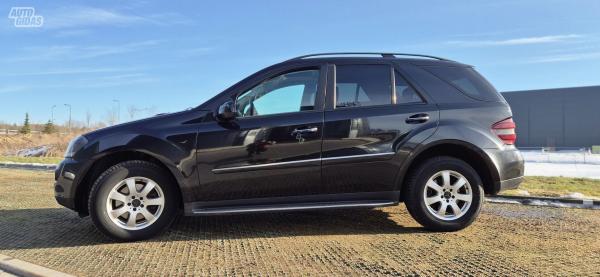 Black Mercedes-Benz ML 320 2007 in Vilnius, with an engine capacity of 3.00 L and mileage of 396 thousand km for 3600 €, photo 6 on AUTOMOTO.COM.LV