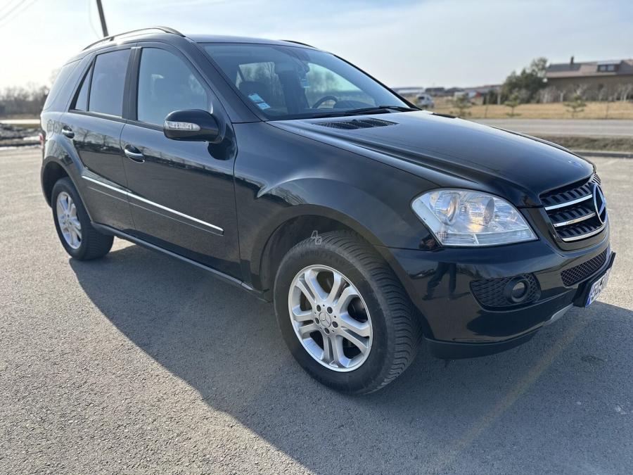Melns Mercedes-Benz ML 320 2007 Kauņa, ar dzinēja tilpumu 3.00 L un nobraukumu 186 tūkst. km par 7222 €, foto 1 vietnē AUTOMOTO.COM.LV