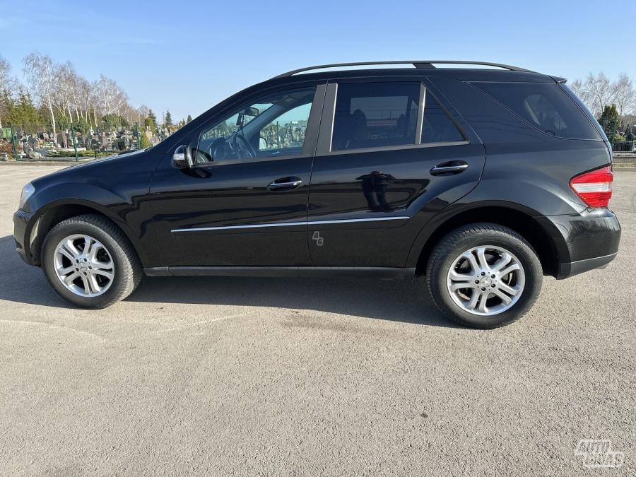 Melns Mercedes-Benz ML 320 2007 Kauņa, ar dzinēja tilpumu 3.00 L un nobraukumu 186 tūkst. km par 7222 €, foto 4 vietnē AUTOMOTO.COM.LV