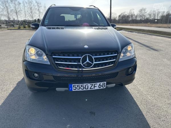 Black Mercedes-Benz ML 320 2007 in Kaunas, with an engine capacity of 3.00 L and mileage of 186 thousand km for 7222 €, photo 5 on AUTOMOTO.COM.LV