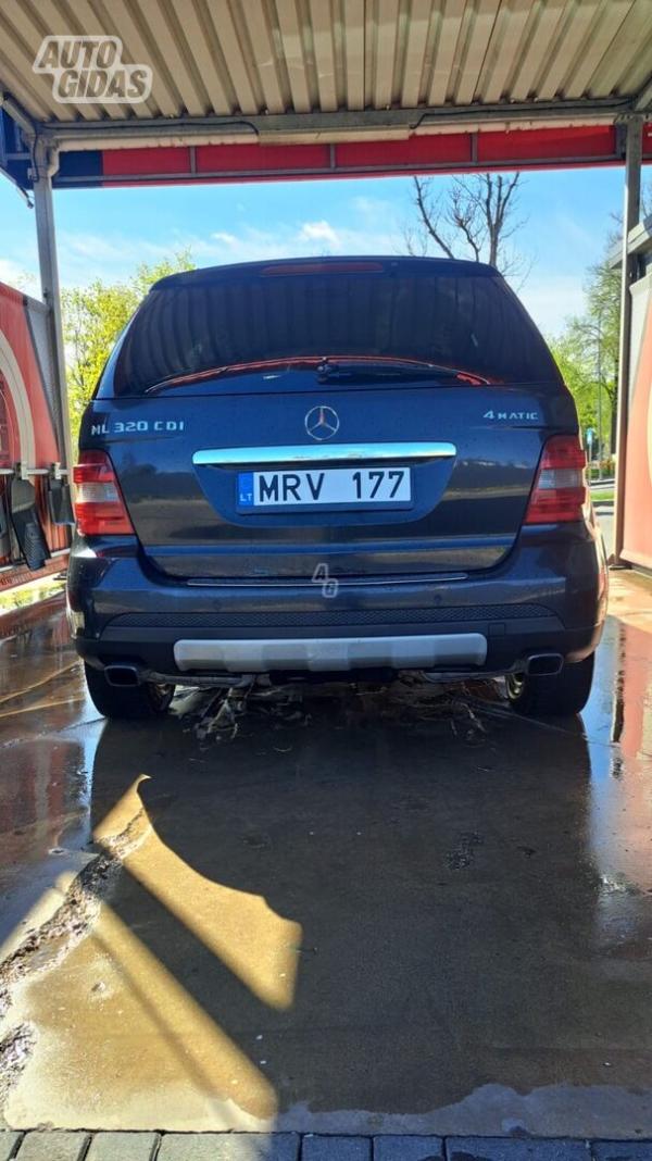 Black Mercedes-Benz ML 320 2007 in Zarasai, with an engine capacity of 3.00 L and mileage of 410 thousand km for 4900 €, photo 4 on AUTOMOTO.COM.LV