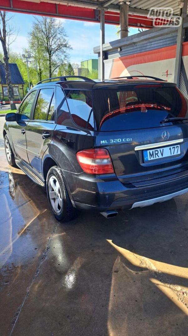 Black Mercedes-Benz ML 320 2007 in Zarasai, with an engine capacity of 3.00 L and mileage of 410 thousand km for 4900 €, photo 6 on AUTOMOTO.COM.LV