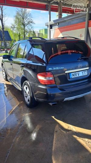 Black Mercedes-Benz ML 320 2007 in Zarasai, with an engine capacity of 3.00 L and mileage of 410 thousand km for 4900 €, photo 7 on AUTOMOTO.COM.LV