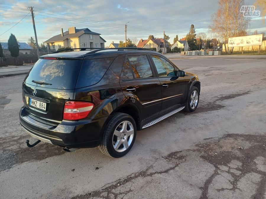 Black Mercedes-Benz ML 320 2007 in Sakiai, with an engine capacity of 3.00 L and mileage of 215 thousand km for 3500 €, photo 4 on AUTOMOTO.COM.LV