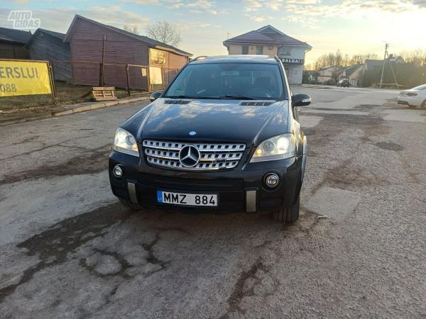 Black Mercedes-Benz ML 320 2007 in Sakiai, with an engine capacity of 3.00 L and mileage of 215 thousand km for 3500 €, photo 5 on AUTOMOTO.COM.LV