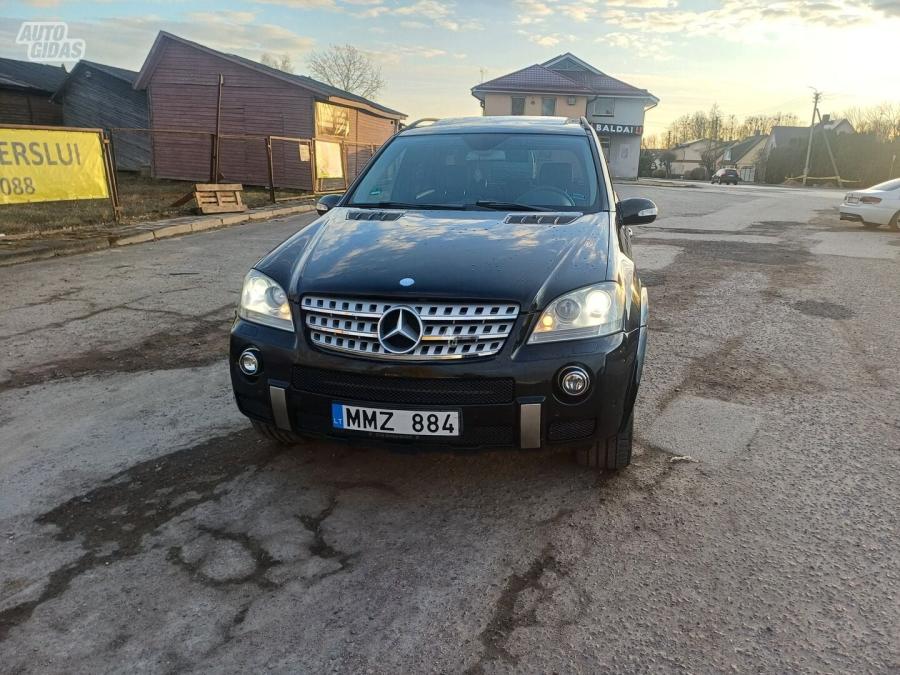 Black Mercedes-Benz ML 320 2007 in Sakiai, with an engine capacity of 3.00 L and mileage of 215 thousand km for 3500 €, photo 6 on AUTOMOTO.COM.LV