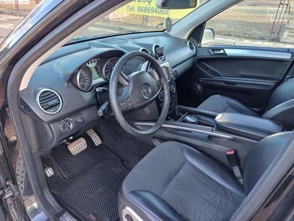 Black Mercedes-Benz ML 320 2007 in Sakiai, with an engine capacity of 3.00 L and mileage of 215 thousand km for 3500 €, photo 8 on AUTOMOTO.COM.LV