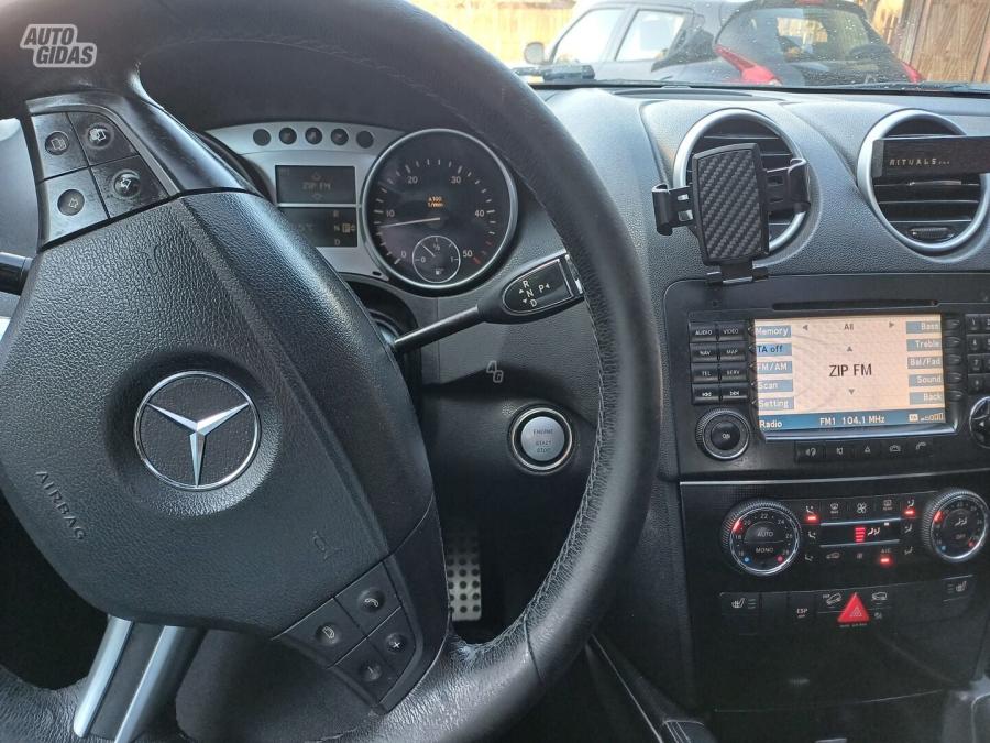 Black Mercedes-Benz ML 320 2007 in Sakiai, with an engine capacity of 3.00 L and mileage of 215 thousand km for 3500 €, photo 14 on AUTOMOTO.COM.LV