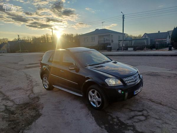 Black Mercedes-Benz ML 320 2007 in Sakiai, with an engine capacity of 3.00 L and mileage of 215 thousand km for 3500 €, photo 2 on AUTOMOTO.COM.LV