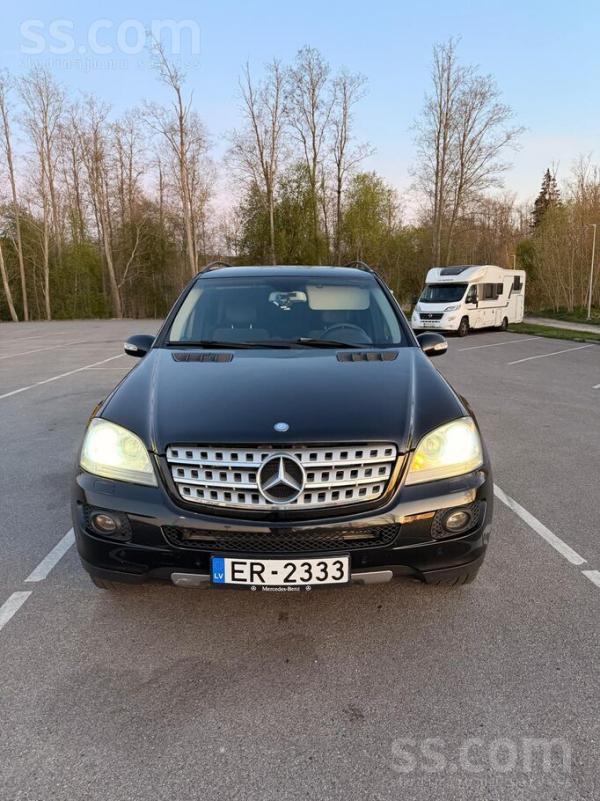 Черный Мерседес МЛ 320 2007 в Салдус, объемом двигателя 3.00 л и пробегом 278 тыс. км за 4600 €, фото 2 на AUTOMOTO.COM.LV