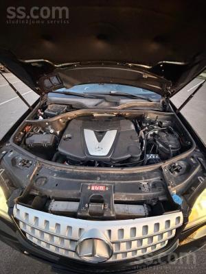Black Mercedes-Benz ML 320 2007 in Saldus, with an engine capacity of 3.00 L and mileage of 278 thousand km for 4600 €, photo 8 on AUTOMOTO.COM.LV