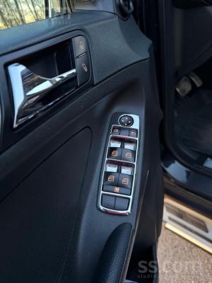 Black Mercedes-Benz ML 320 2007 in Saldus, with an engine capacity of 3.00 L and mileage of 278 thousand km for 4600 €, photo 10 on AUTOMOTO.COM.LV