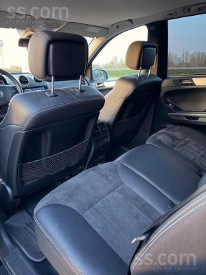 Black Mercedes-Benz ML 320 2007 in Saldus, with an engine capacity of 3.00 L and mileage of 278 thousand km for 4600 €, photo 13 on AUTOMOTO.COM.LV