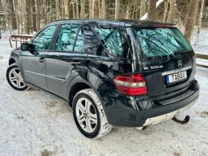 Melns Mercedes-Benz ML 320 2007 Rīga, ar dzinēja tilpumu 3.00 L un nobraukumu 201 tūkst. km par 6850 €, foto 4 vietnē AUTOMOTO.COM.LV