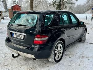 Melns Mercedes-Benz ML 320 2007 Rīga, ar dzinēja tilpumu 3.00 L un nobraukumu 201 tūkst. km par 6850 €, foto 5 vietnē AUTOMOTO.COM.LV