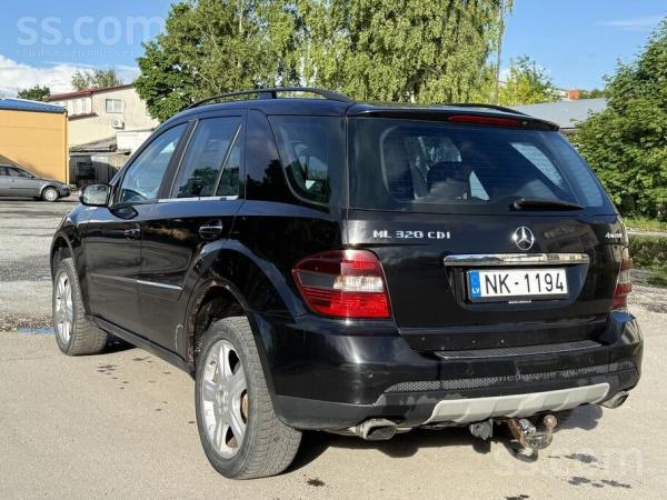 Melns Mercedes-Benz ML 320 2007 Rīga, ar dzinēja tilpumu 3.00 L un nobraukumu 511 tūkst. km par 4100 €, foto 3 vietnē AUTOMOTO.COM.LV