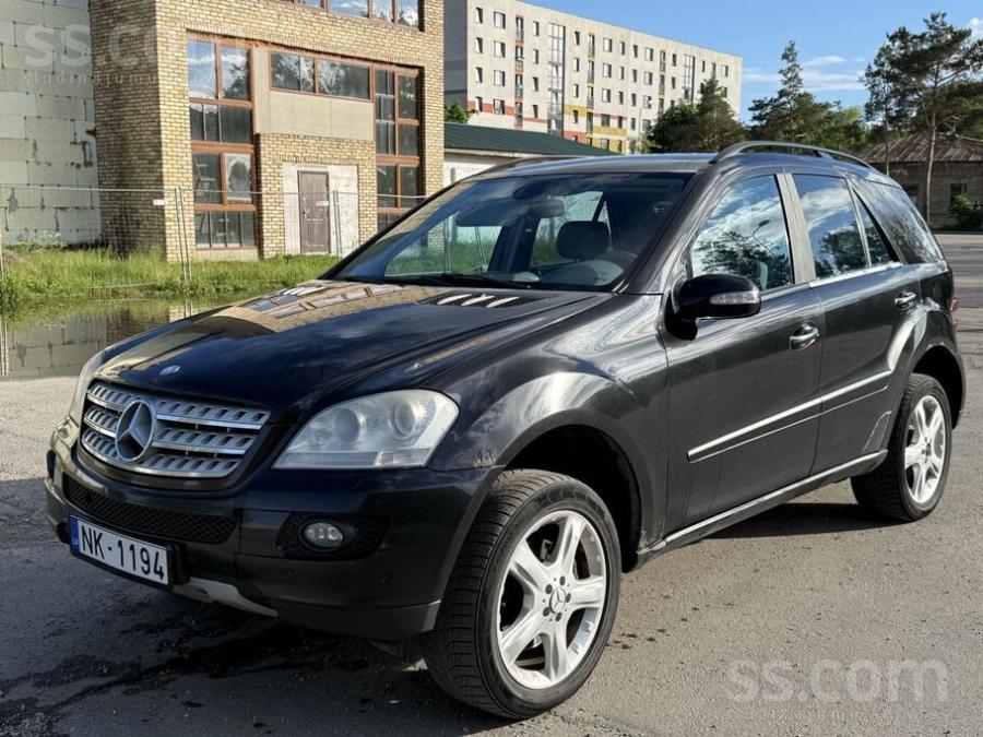 Melns Mercedes-Benz ML 320 2007 Rīga, ar dzinēja tilpumu 3.00 L un nobraukumu 511 tūkst. km par 3700 €, foto 1 vietnē AUTOMOTO.COM.LV
