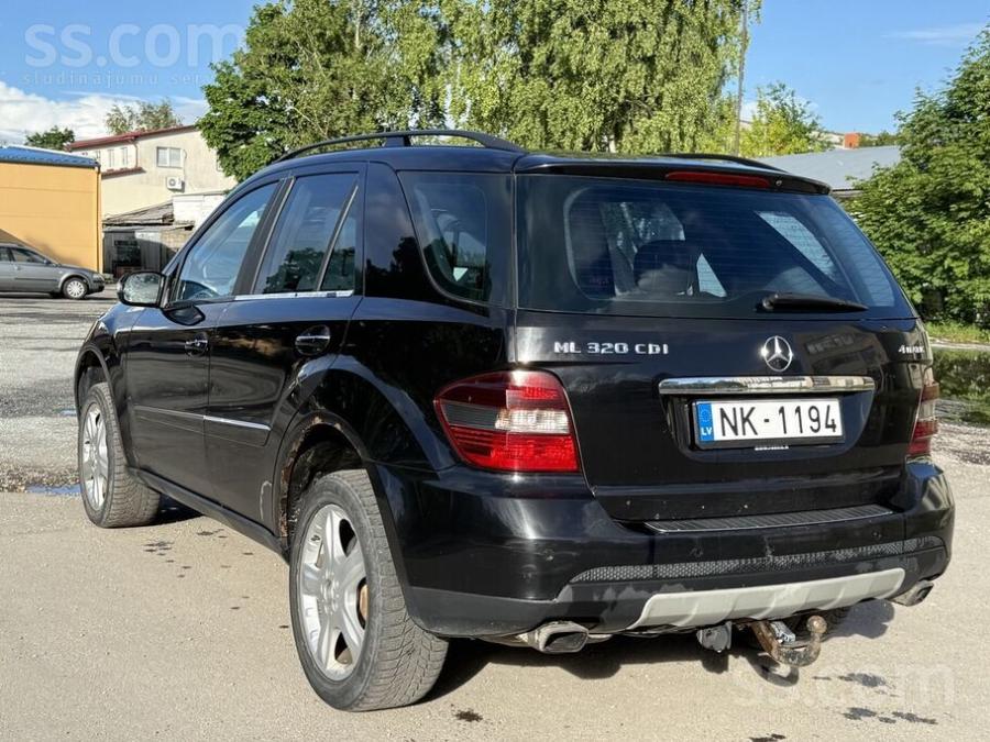 Melns Mercedes-Benz ML 320 2007 Rīga, ar dzinēja tilpumu 3.00 L un nobraukumu 511 tūkst. km par 3700 €, foto 4 vietnē AUTOMOTO.COM.LV