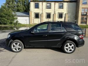 Melns Mercedes-Benz ML 320 2007 Rīga, ar dzinēja tilpumu 3.00 L un nobraukumu 511 tūkst. km par 3700 €, foto 6 vietnē AUTOMOTO.COM.LV