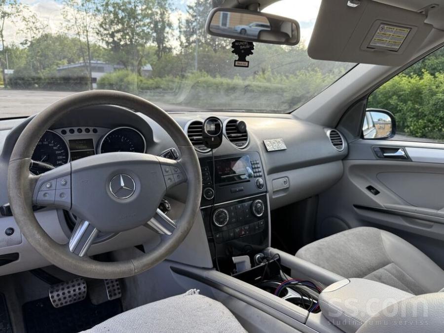 Melns Mercedes-Benz ML 320 2007 Rīga, ar dzinēja tilpumu 3.00 L un nobraukumu 511 tūkst. km par 3700 €, foto 7 vietnē AUTOMOTO.COM.LV