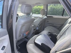 Melns Mercedes-Benz ML 320 2007 Rīga, ar dzinēja tilpumu 3.00 L un nobraukumu 511 tūkst. km par 3700 €, foto 8 vietnē AUTOMOTO.COM.LV