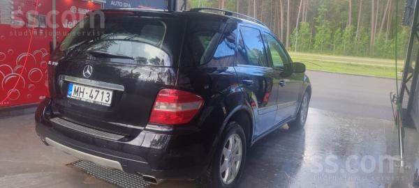 Black Mercedes-Benz ML 320 2007 in Riga, with an engine capacity of 3.00 L and mileage of 368 thousand km for 4500 €, photo 2 on AUTOMOTO.COM.LV