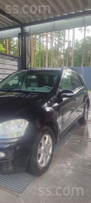 Black Mercedes-Benz ML 320 2007 in Riga, with an engine capacity of 3.00 L and mileage of 368 thousand km for 4500 €, photo 5 on AUTOMOTO.COM.LV