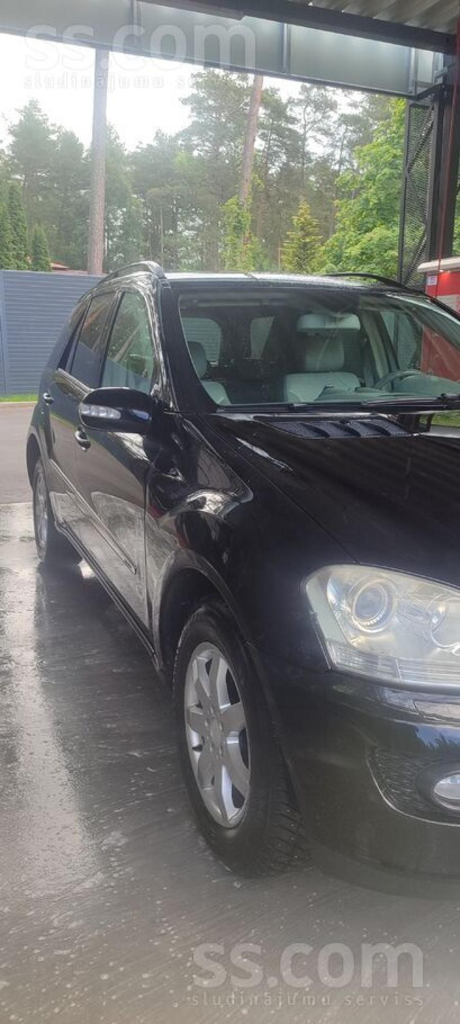 Black Mercedes-Benz ML 320 2007 in Riga, with an engine capacity of 3.00 L and mileage of 368 thousand km for 4500 €, photo 6 on AUTOMOTO.COM.LV