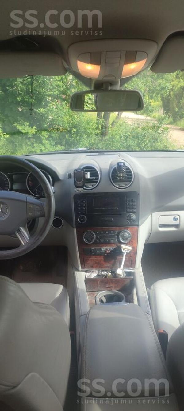 Black Mercedes-Benz ML 320 2007 in Riga, with an engine capacity of 3.00 L and mileage of 368 thousand km for 4500 €, photo 9 on AUTOMOTO.COM.LV