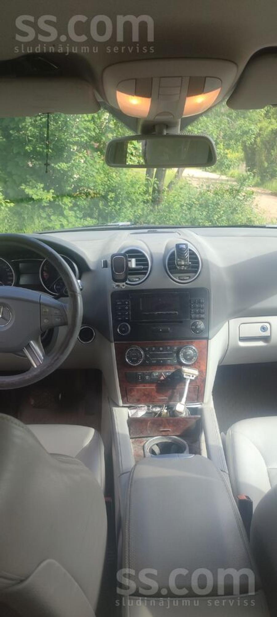 Black Mercedes-Benz ML 320 2007 in Riga, with an engine capacity of 3.00 L and mileage of 368 thousand km for 4500 €, photo 10 on AUTOMOTO.COM.LV