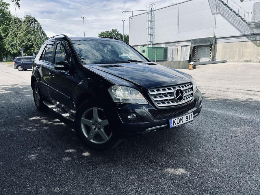Melns Mercedes-Benz ML 320 2007 Klaipėda, ar dzinēja tilpumu 3.00 L un nobraukumu 360 tūkst. km par 4200 €, foto 1 vietnē AUTOMOTO.COM.LV
