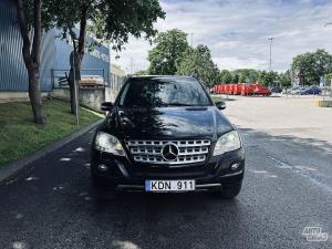 Melns Mercedes-Benz ML 320 2007 Klaipėda, ar dzinēja tilpumu 3.00 L un nobraukumu 360 tūkst. km par 4200 €, foto 4 vietnē AUTOMOTO.COM.LV
