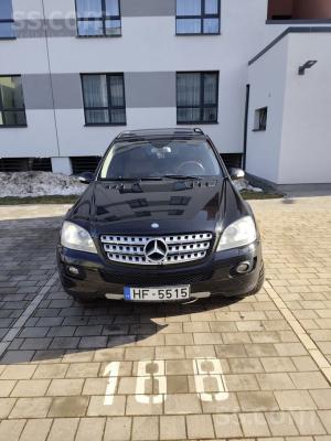 Black Mercedes-Benz ML 320 2007 in Riga, with an engine capacity of 3.00 L and mileage of 225 thousand km for 5990 €, photo 3 on AUTOMOTO.COM.LV