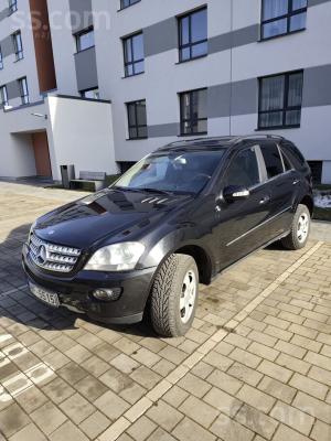 Black Mercedes-Benz ML 320 2007 in Riga, with an engine capacity of 3.00 L and mileage of 225 thousand km for 5990 €, photo 4 on AUTOMOTO.COM.LV