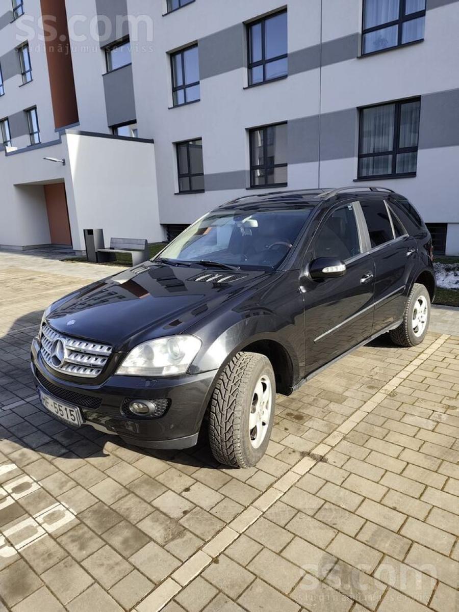 Black Mercedes-Benz ML 320 2007 in Riga, with an engine capacity of 3.00 L and mileage of 225 thousand km for 5990 €, photo 4 on AUTOMOTO.COM.LV