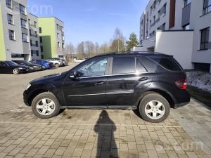 Black Mercedes-Benz ML 320 2007 in Riga, with an engine capacity of 3.00 L and mileage of 225 thousand km for 5990 €, photo 5 on AUTOMOTO.COM.LV