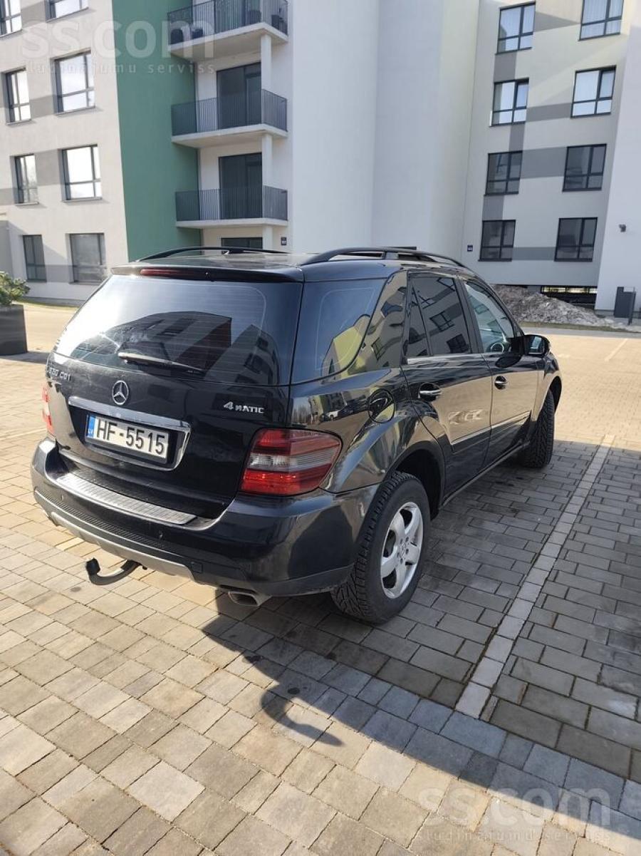 Black Mercedes-Benz ML 320 2007 in Riga, with an engine capacity of 3.00 L and mileage of 225 thousand km for 5990 €, photo 7 on AUTOMOTO.COM.LV