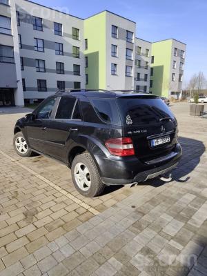 Black Mercedes-Benz ML 320 2007 in Riga, with an engine capacity of 3.00 L and mileage of 225 thousand km for 5990 €, photo 8 on AUTOMOTO.COM.LV