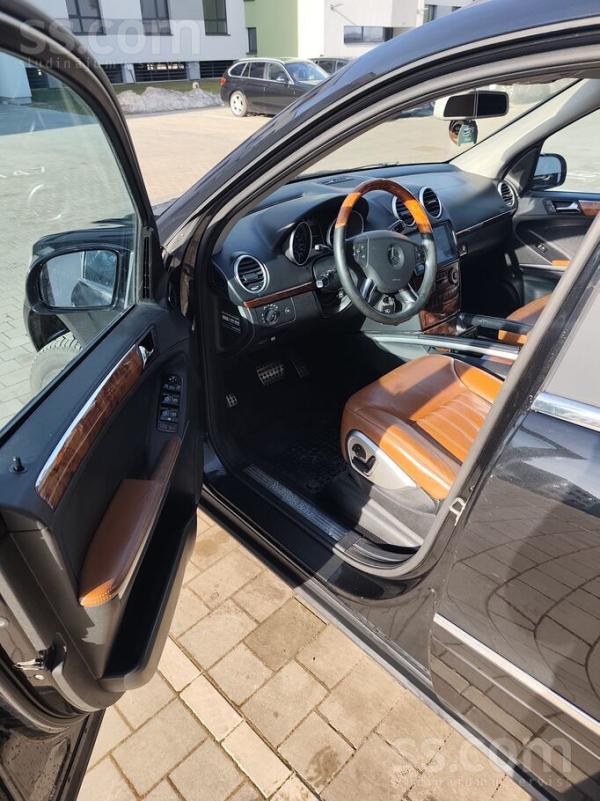 Black Mercedes-Benz ML 320 2007 in Riga, with an engine capacity of 3.00 L and mileage of 225 thousand km for 5990 €, photo 8 on AUTOMOTO.COM.LV