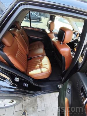 Black Mercedes-Benz ML 320 2007 in Riga, with an engine capacity of 3.00 L and mileage of 225 thousand km for 5990 €, photo 11 on AUTOMOTO.COM.LV