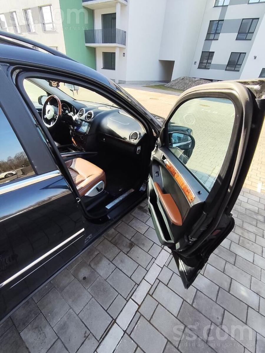Black Mercedes-Benz ML 320 2007 in Riga, with an engine capacity of 3.00 L and mileage of 225 thousand km for 5990 €, photo 12 on AUTOMOTO.COM.LV