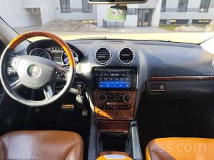 Black Mercedes-Benz ML 320 2007 in Riga, with an engine capacity of 3.00 L and mileage of 225 thousand km for 5990 €, photo 13 on AUTOMOTO.COM.LV