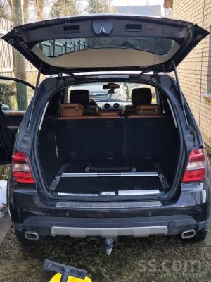Black Mercedes-Benz ML 320 2007 in Riga, with an engine capacity of 3.00 L and mileage of 225 thousand km for 5990 €, photo 17 on AUTOMOTO.COM.LV