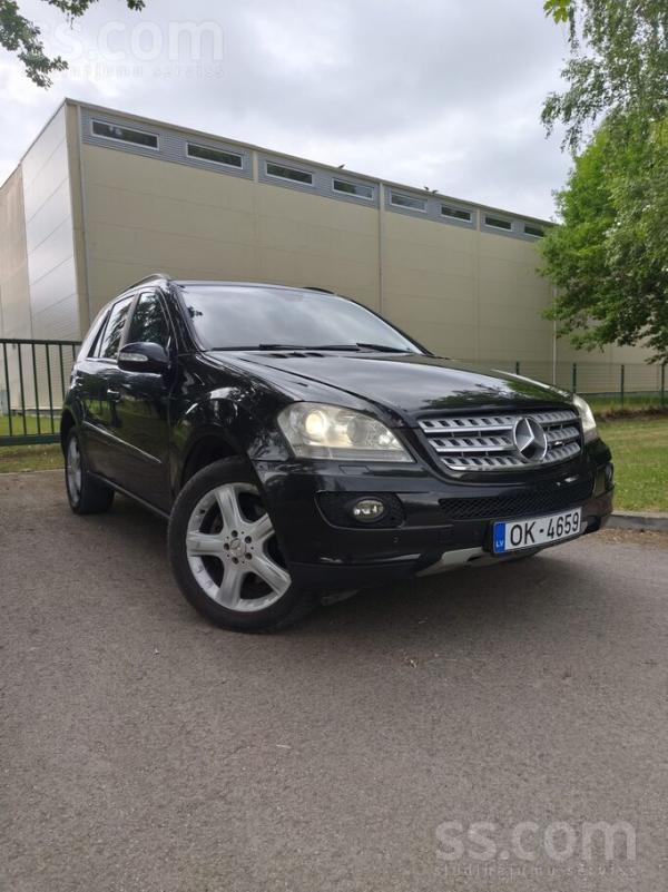 Melns Mercedes-Benz ML 320 2007 Rīga, ar dzinēja tilpumu 3.00 L un nobraukumu 226 tūkst. km par 5995 €, foto 1 vietnē AUTOMOTO.COM.LV