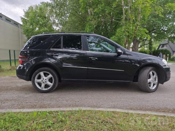 Melns Mercedes-Benz ML 320 2007 Rīga, ar dzinēja tilpumu 3.00 L un nobraukumu 226 tūkst. km par 5995 €, foto 8 vietnē AUTOMOTO.COM.LV