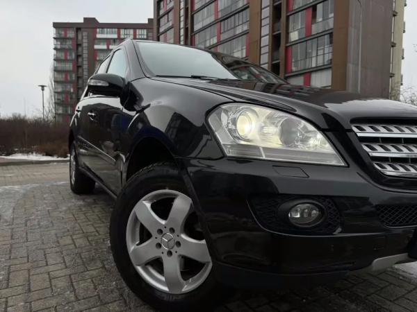 Melns Mercedes-Benz ML 320 2007 Rīga, ar dzinēja tilpumu 3.00 L un nobraukumu 217 tūkst. km par 3990 €, foto 2 vietnē AUTOMOTO.COM.LV